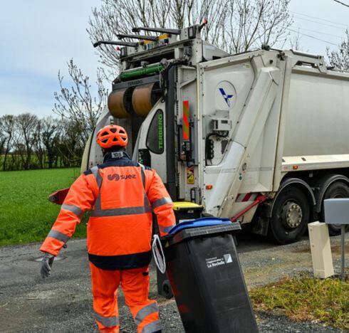 Déchets : distribution en cours des calendriers de collecte des déchets ...